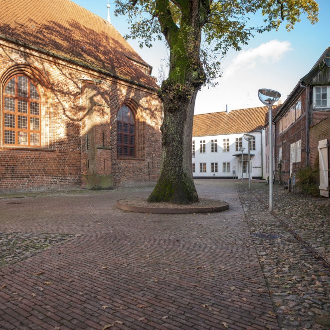 Historisk kirkebakke får nytt liv med belegningssteiner