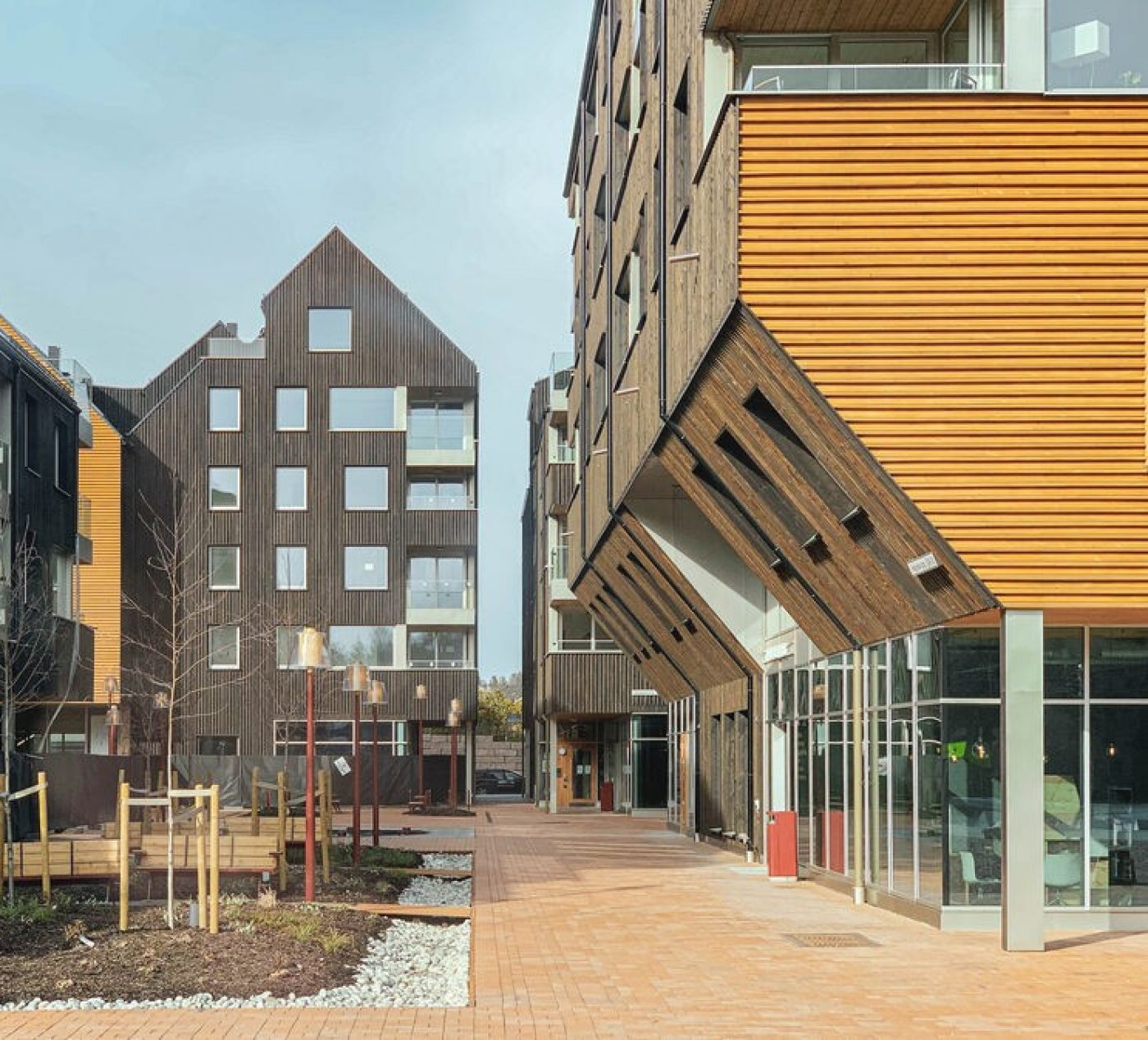 Heggedal torg dekkes med marktegl som understreker småbymiljøet