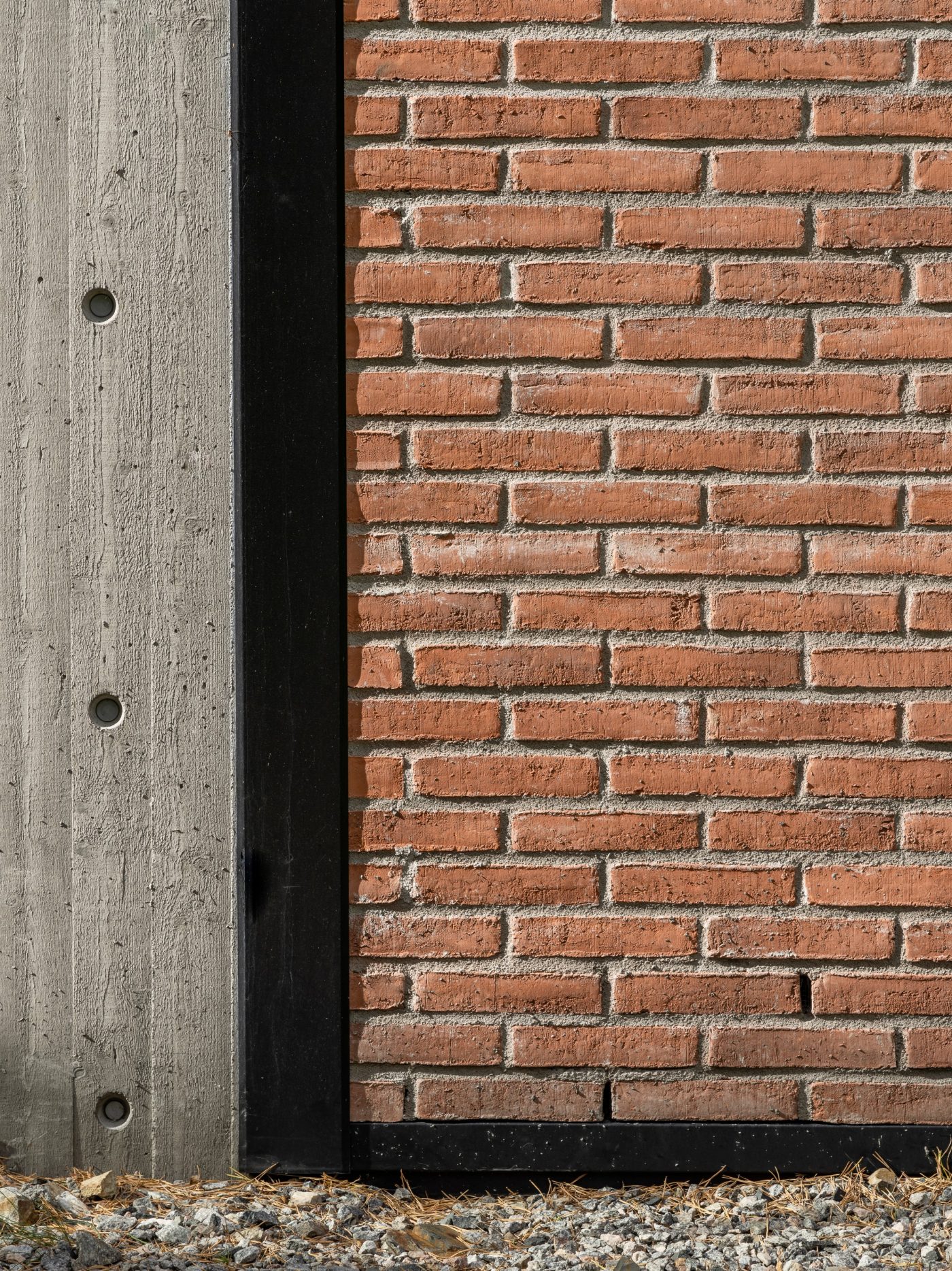 Urbant boligbygg utført med klassisk dansk teglstein