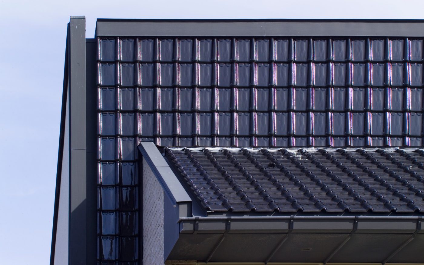 Takstein: P44 - Sort glasert | Wienerberger AS